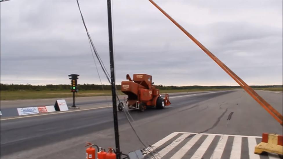 Oogstmachine-dragracer krijgt een Cadillac-V8 - Nederland